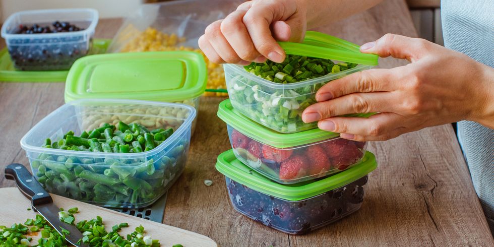 8 BEST FOOD STORAGE CONTAINERS TO KEEP YOUR FOOD SUPER FRESH